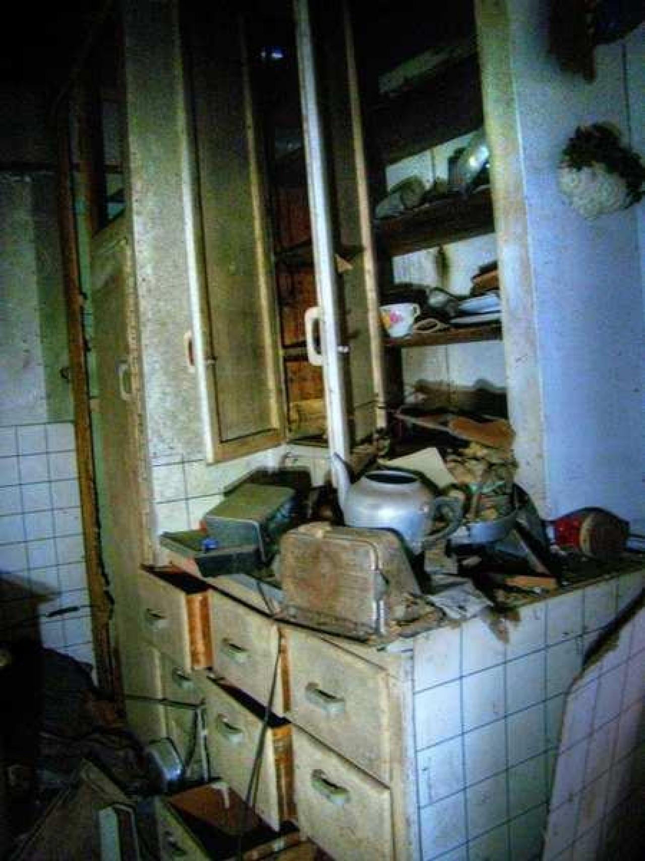 Mother-Marys-Messy-Mansion98.Jpg - 1993 -2012 - Ominous